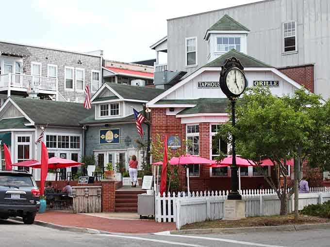 Those bright red umbrellas and white picket fence create a scene straight from a Hallmark movie set.