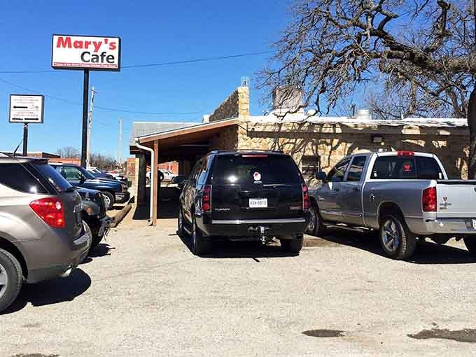 That packed parking lot tells you everything: locals know where the real chicken fried steak magic happens in these parts.