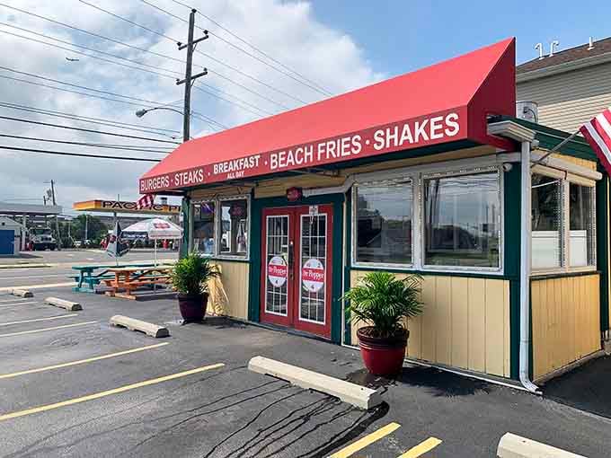 Beach fries and hot dogs from this compact takeout spot make every day feel like a mini vacation by the shore.