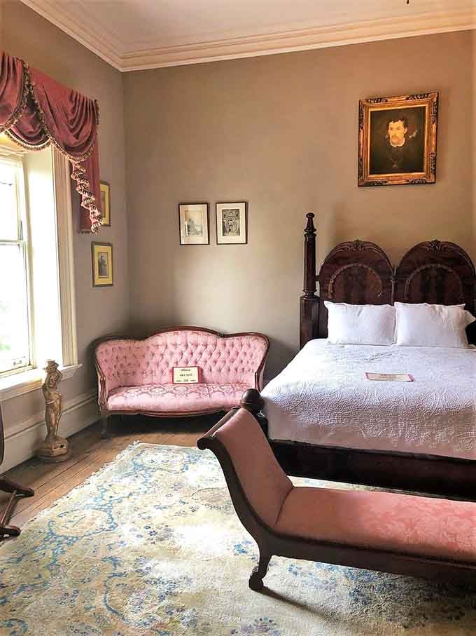 This Haunted Mansion In Alabama Is Not For The Faint Of Heart