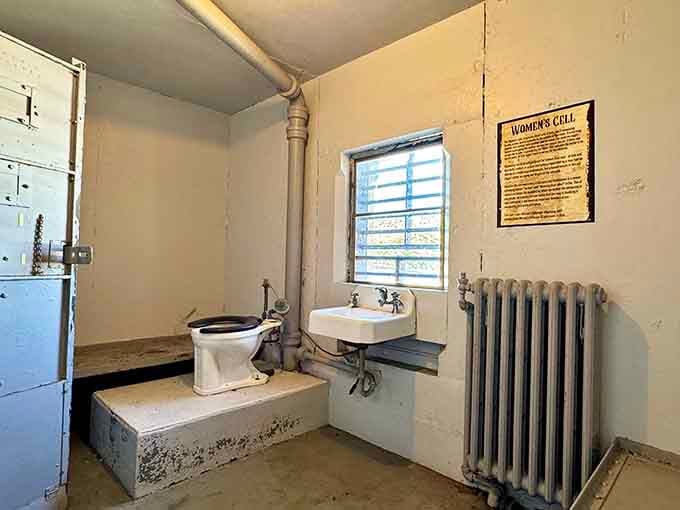 Even the facilities rotated with the cells, making bathroom breaks a truly moving experience for inmates.