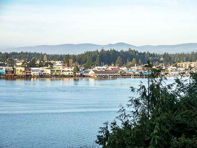The Siuslaw River meets the sea in this charming waterfront community where historic buildings tell century-old stories.