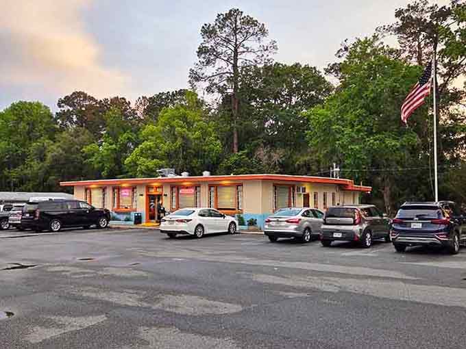A full parking lot and that American flag waving proudly mean one thing: breakfast worth getting out of bed.