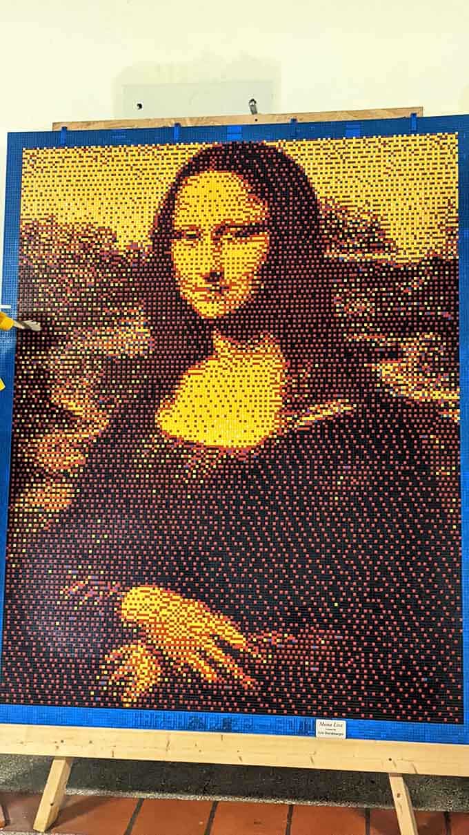 The Mona Lisa recreated in plastic bricks somehow makes da Vinci's masterpiece even more mysteriously captivating.