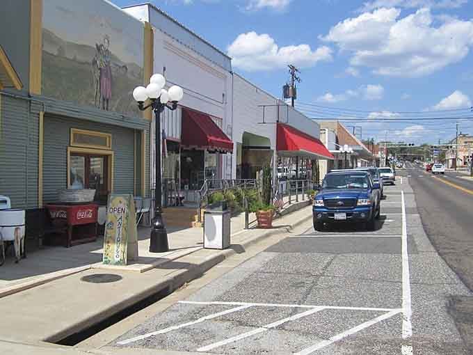The Tiny Texas Town That's Secretly One Of The Best Antiquing ...