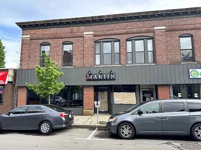 MAKIIN brings contemporary style to historic brick, because even old buildings deserve a fashionable tenant now and then.