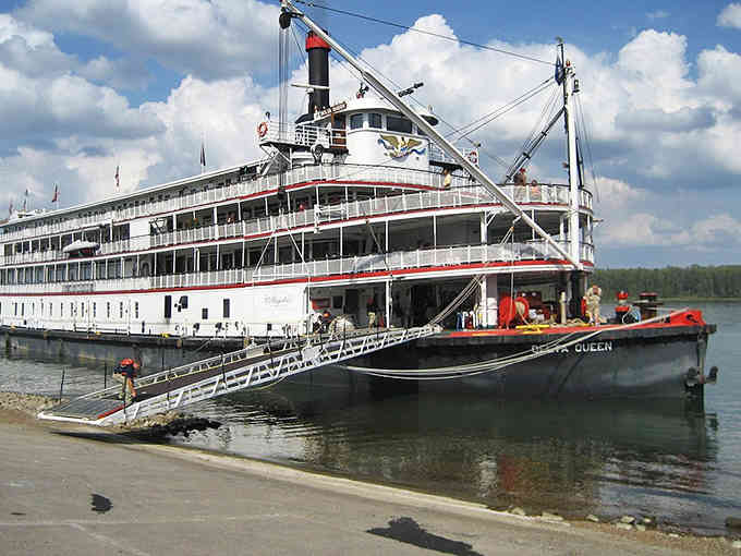 This paddlewheel beauty looks like it sailed straight out of a Mark Twain novel.