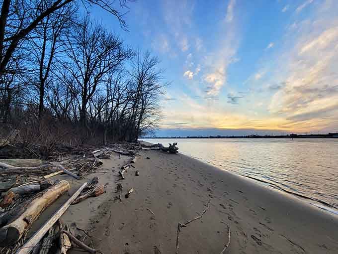 Sunset paints the Delaware River in colors that no filter could ever hope to improve upon.