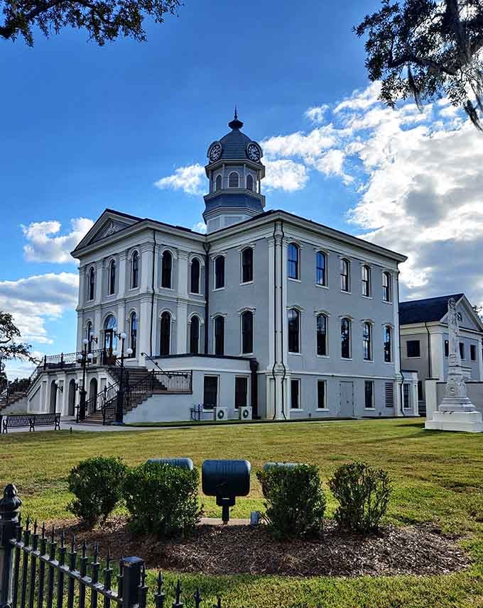 This courthouse looks like it could host a Southern Gothic novel, minus the drama, plus air conditioning.