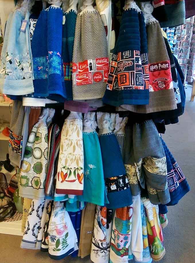 Kitchen towels transformed into charming aprons, proving that creativity and practicality can absolutely share the same space.