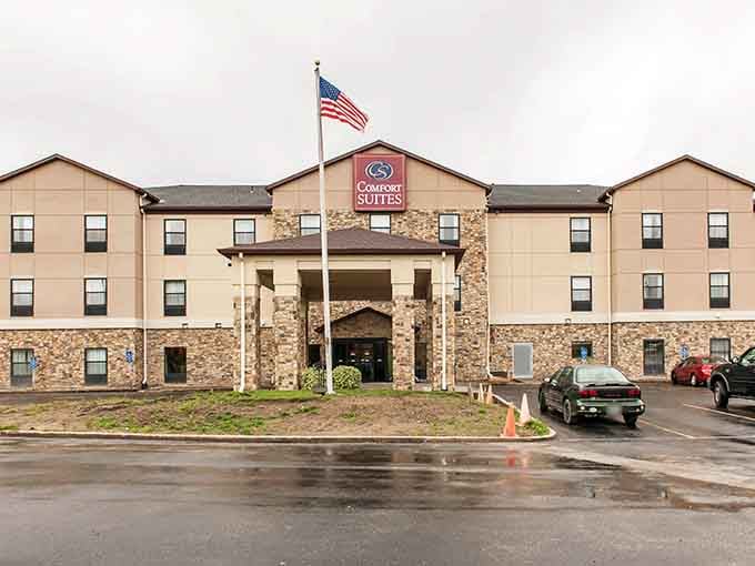 Modern comfort meets historic town, because even time travelers need a decent night's sleep and continental breakfast.