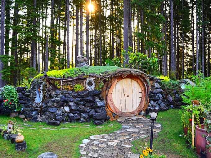 Bilbo would feel right at home here—that perfectly round door practically begs you to knock and ask for tea.