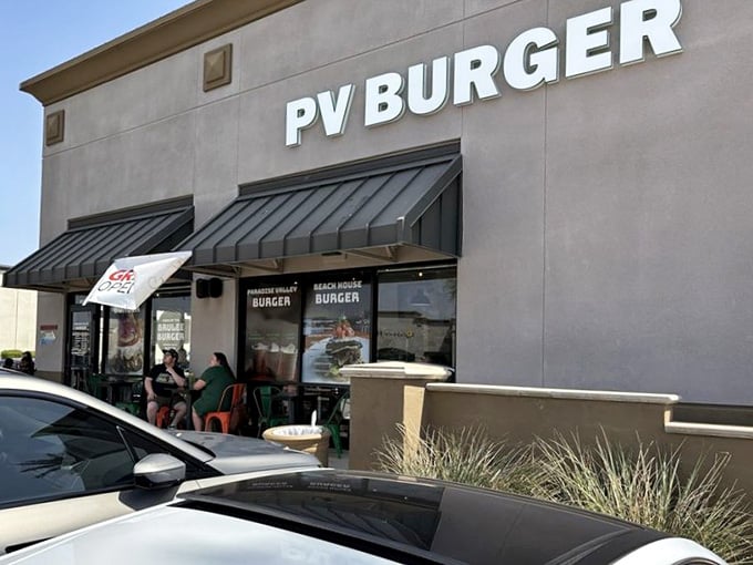 Clean lines and modern simplicity let the burgers do all the talking at this straightforward neighborhood favorite.