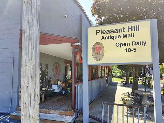 The welcoming entrance and daily hours mean you can plan your treasure hunt any day of the week.
