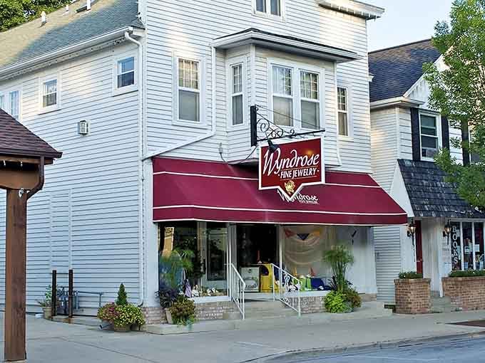 White clapboard buildings and nautical charm create a New England vibe without the Boston accent or traffic.