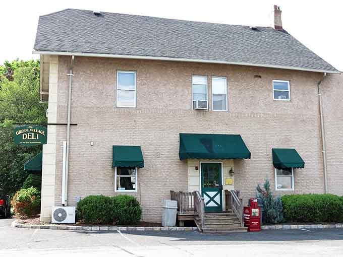 The charming entrance with its wooden ramp welcomes you like an old friend who's about to feed you really well.