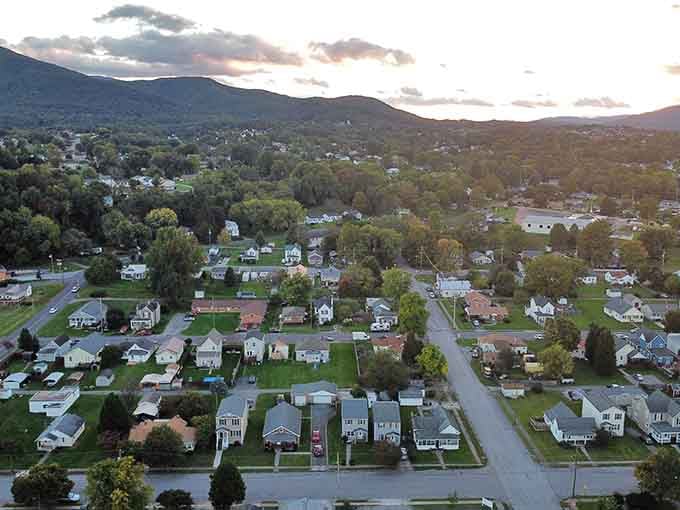 From above, the mountains surrounding the town and the glowing neighborhoods make it easy to see why people never want to leave here.