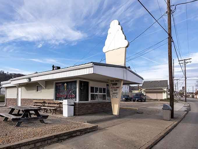 That giant ice cream cone landmark promises sweet treats in a town where roadside classics still reign supreme.
