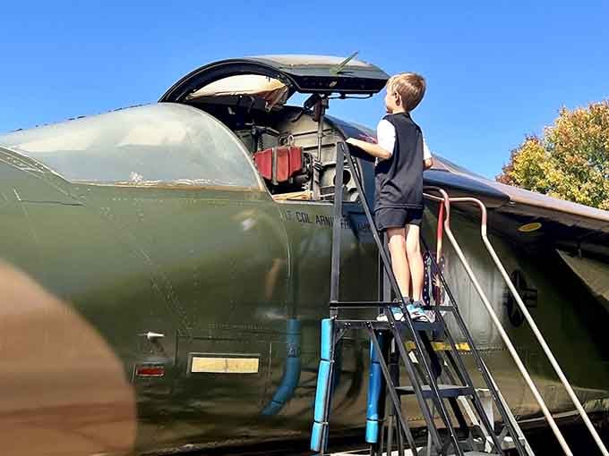 Some kids dream of climbing into cockpits; here, that dream becomes a ladder-assisted reality worth remembering.