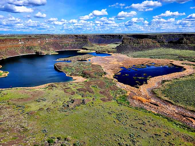 Aerial perspective reveals the horseshoe shape of falls that once dwarfed Niagara by every measure imaginable.