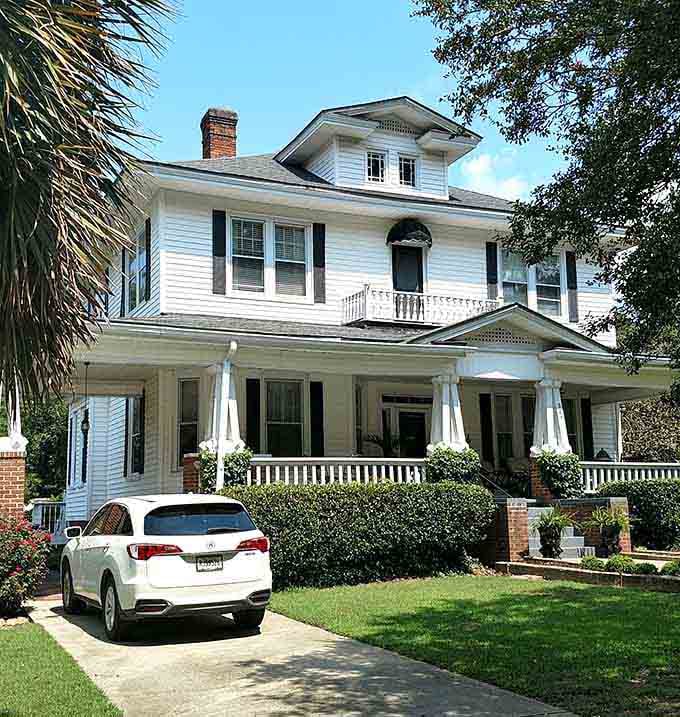 This classic Southern home stands as a reminder that good architecture never goes out of style, unlike your smartphone.
