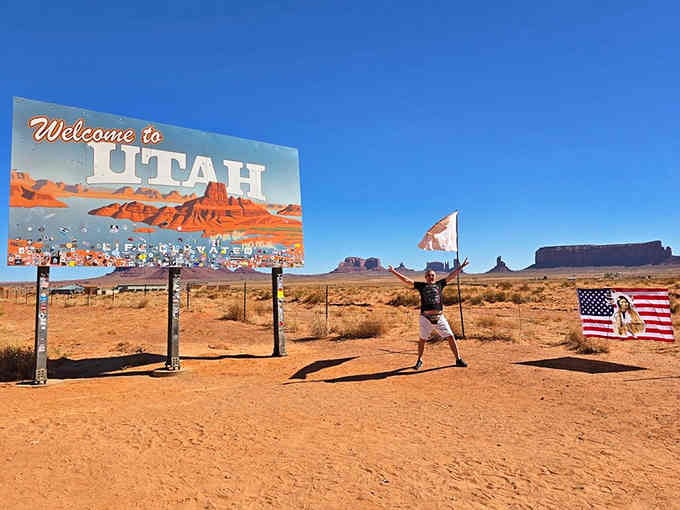 Welcome to Utah's doorstep, where Arizona's most famous views wave goodbye with style and grandeur.