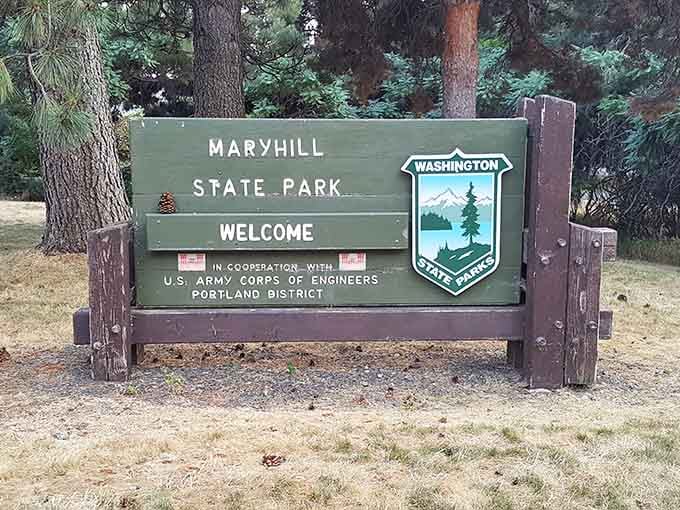 The welcome sign that marks your arrival at Washington's best-kept secret along the mighty Columbia River.