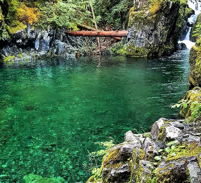 This emerald pool makes your backyard kiddie pool look like a sad puddle in a parking lot.