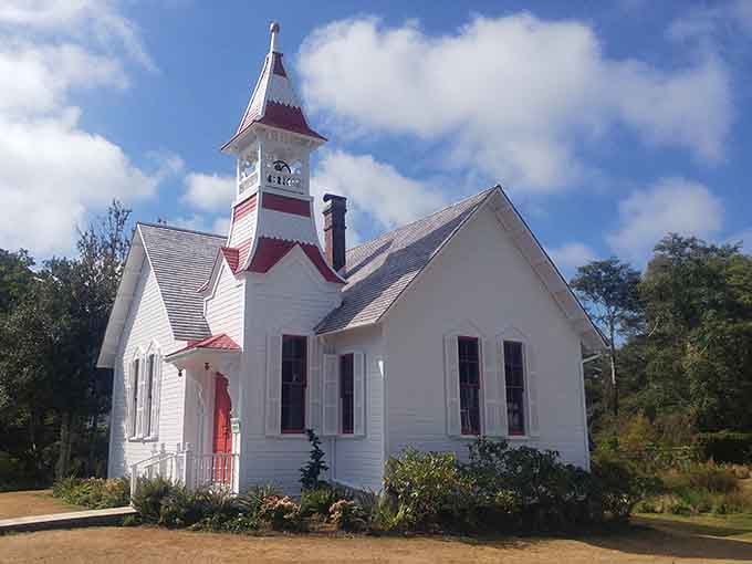 This little chapel proves that good things really do come in small, perfectly painted packages.