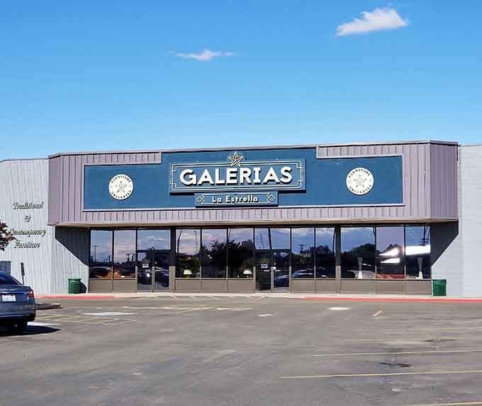 Galer&iacute;as La Estrella brings shopping options to town, proving small cities can have style without the Seattle-sized price tags attached.