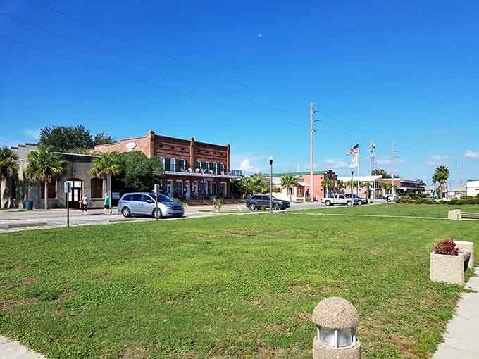 Wide open green spaces give this historic downtown a relaxed, unhurried feel that enhances every bite.