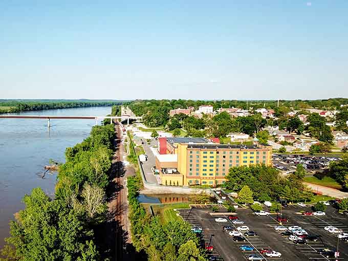 The mighty Mississippi rolls past this riverside town, offering views that make your daily commute seem utterly ridiculous.