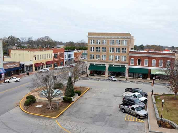 Bare trees, ample parking and serene downtown views makes you want to pause and stay for a while.