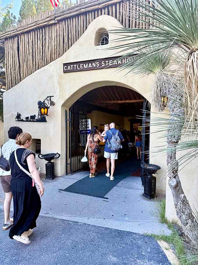That arched entrance draws hungry folks in like moths to a flame, and nobody's complaining about it.