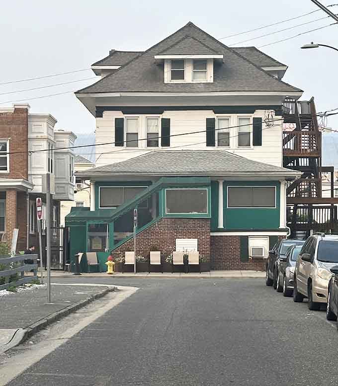 The residential street location means you're dining where only the locals know to look—Atlantic City's best-kept culinary secret.