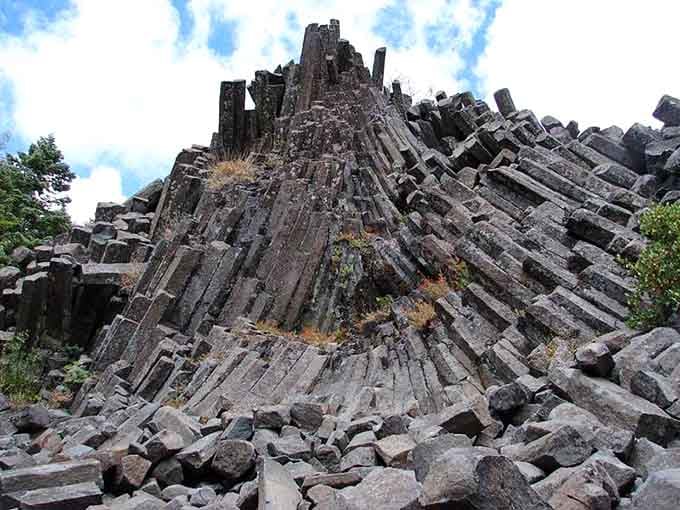 Fallen columns create nature's ultimate game of pick-up sticks, each hexagonal piece a testament to volcanic forces beyond imagination.