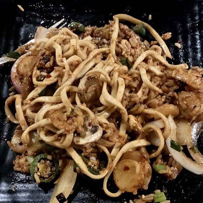 Lo mein noodles get the custom treatment with your choice of proteins and vegetables tossed together perfectly.