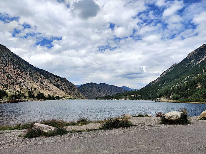 Georgetown Lake offers the kind of peaceful mountain scenery that makes you forget your phone exists, at least temporarily.
