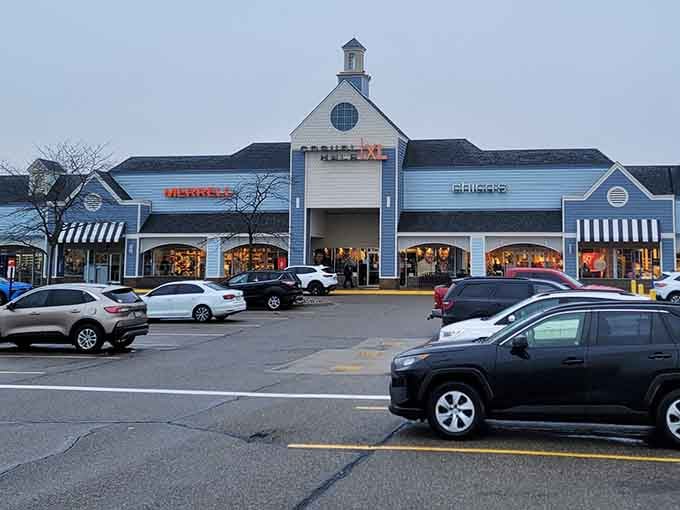 Shopping centers don't usually look this charming, but those architectural details elevate the whole retail experience wonderfully.