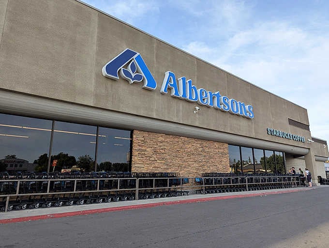 Even Albertsons looks inviting here, where parking spots outnumber the minutes you'll spend finding one.