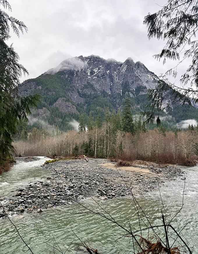 Mountain views that remind you why people write poetry about the Cascades, even if you're not the poetic type.