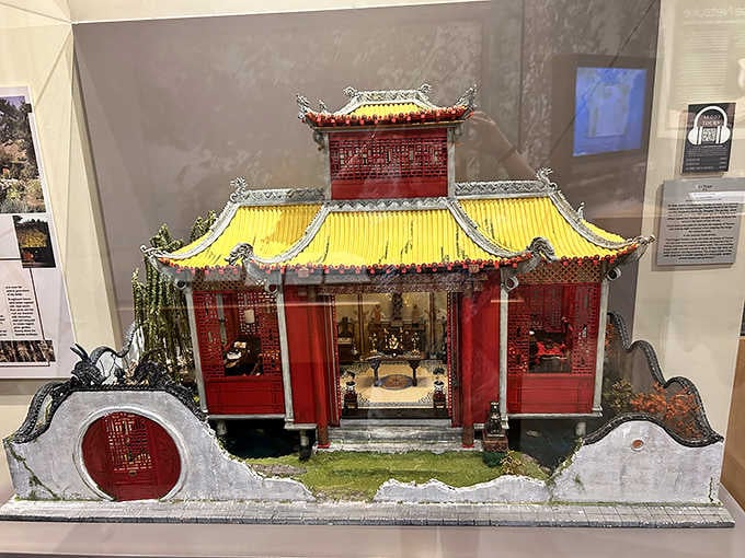 This Chinese temple showcases craftsmanship so intricate it makes your eyes work overtime in the best way.