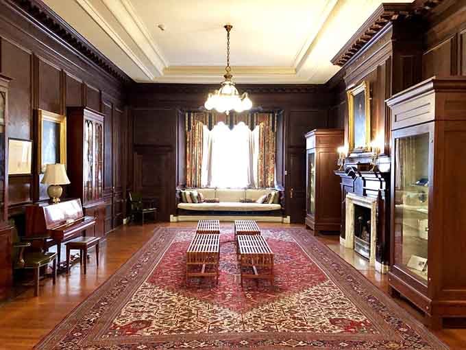 Even the museum's elegant sitting rooms remind you that medicine has always been about combining science with a touch of class.