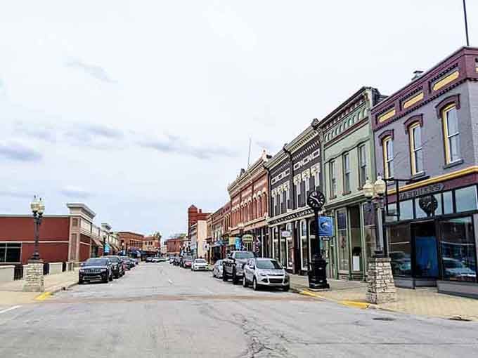 Manistee's downtown corridor showcases ornate cornices and arched windows that architects don't bother creating anymore, more's the pity.