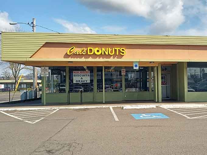 Those big windows reveal the action inside, where biscuits and gravy join donuts in a breakfast dream team lineup.