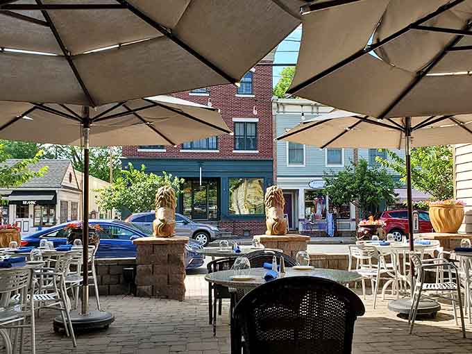 Outdoor dining under umbrellas turns an ordinary lunch into a European-style afternoon worth savoring slowly.