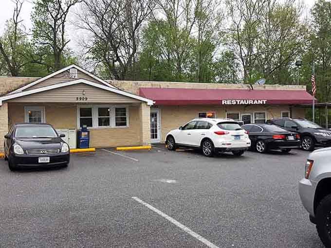 Trees frame this unassuming restaurant like nature's way of saying "slow down and enjoy a proper meal here, friend."