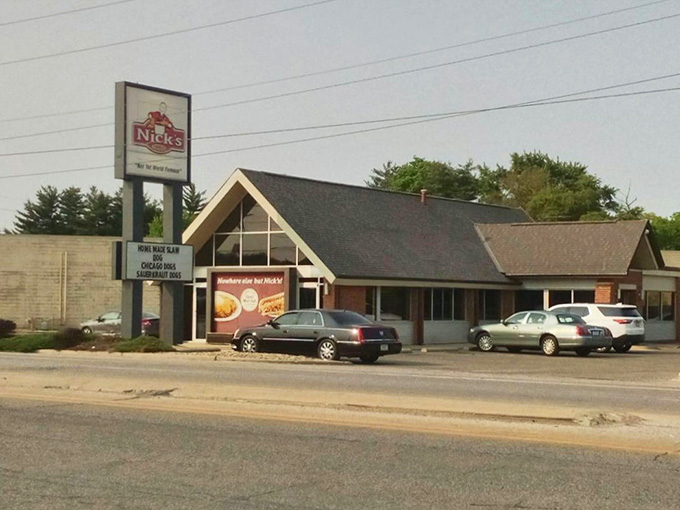 The full parking lot on an ordinary afternoon proves this neighborhood institution still draws crowds like always.
