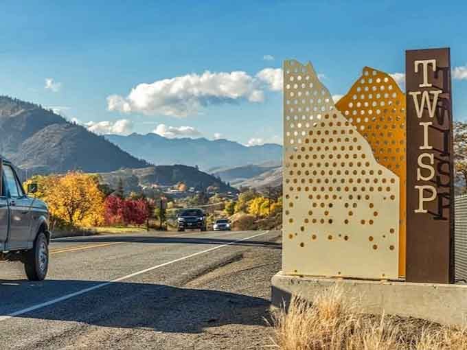 Creative mountain signage welcomes visitors with artistic flair, proving small towns have big personality and aren't afraid to show it.