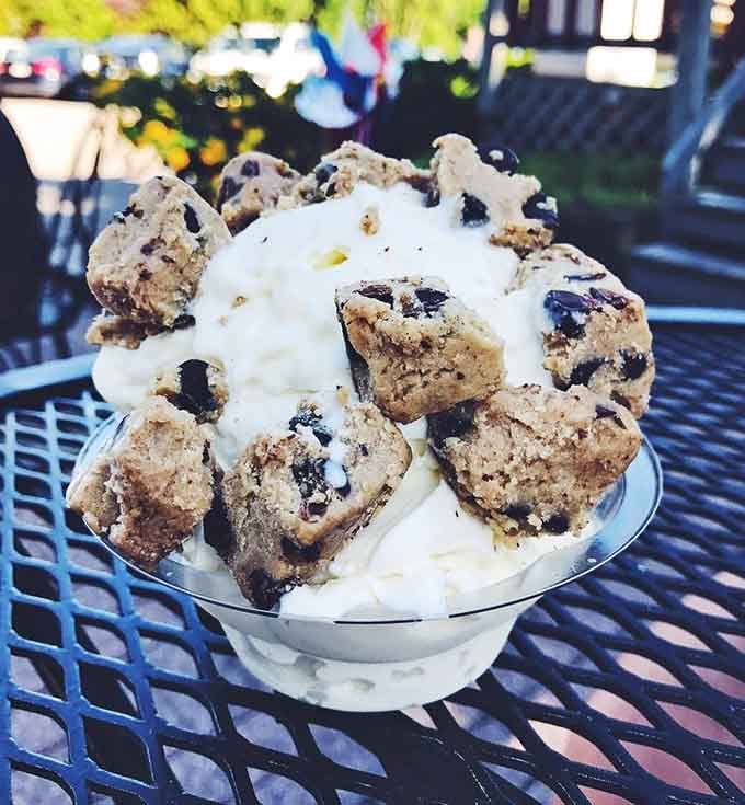Chocolate chip cookies hugging vanilla custard in what might be the most perfect marriage since peanut butter met jelly back in 1901.